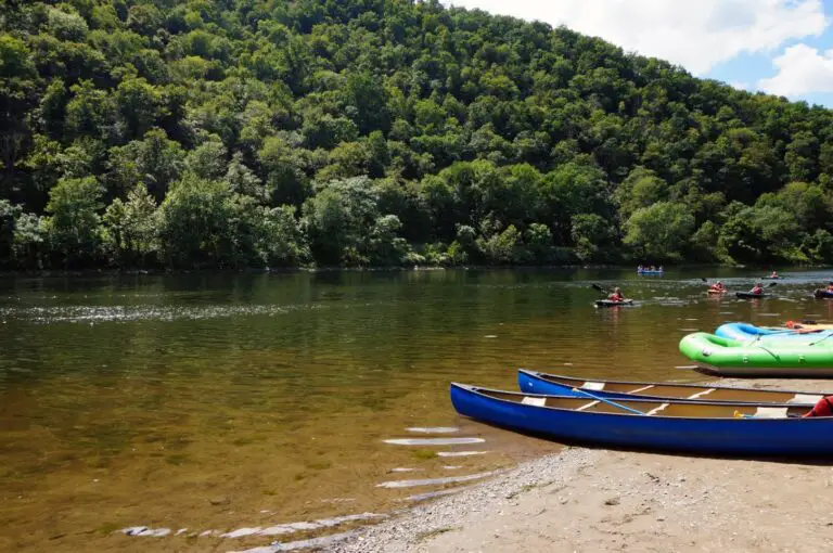Kayaking Near Me • Find A Spot To Paddle Near You • Search Now